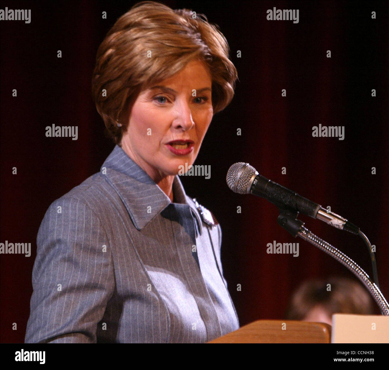 Oct 19, 2004; New York, NY, USA; First Lady LAURA BUSH presents the ...