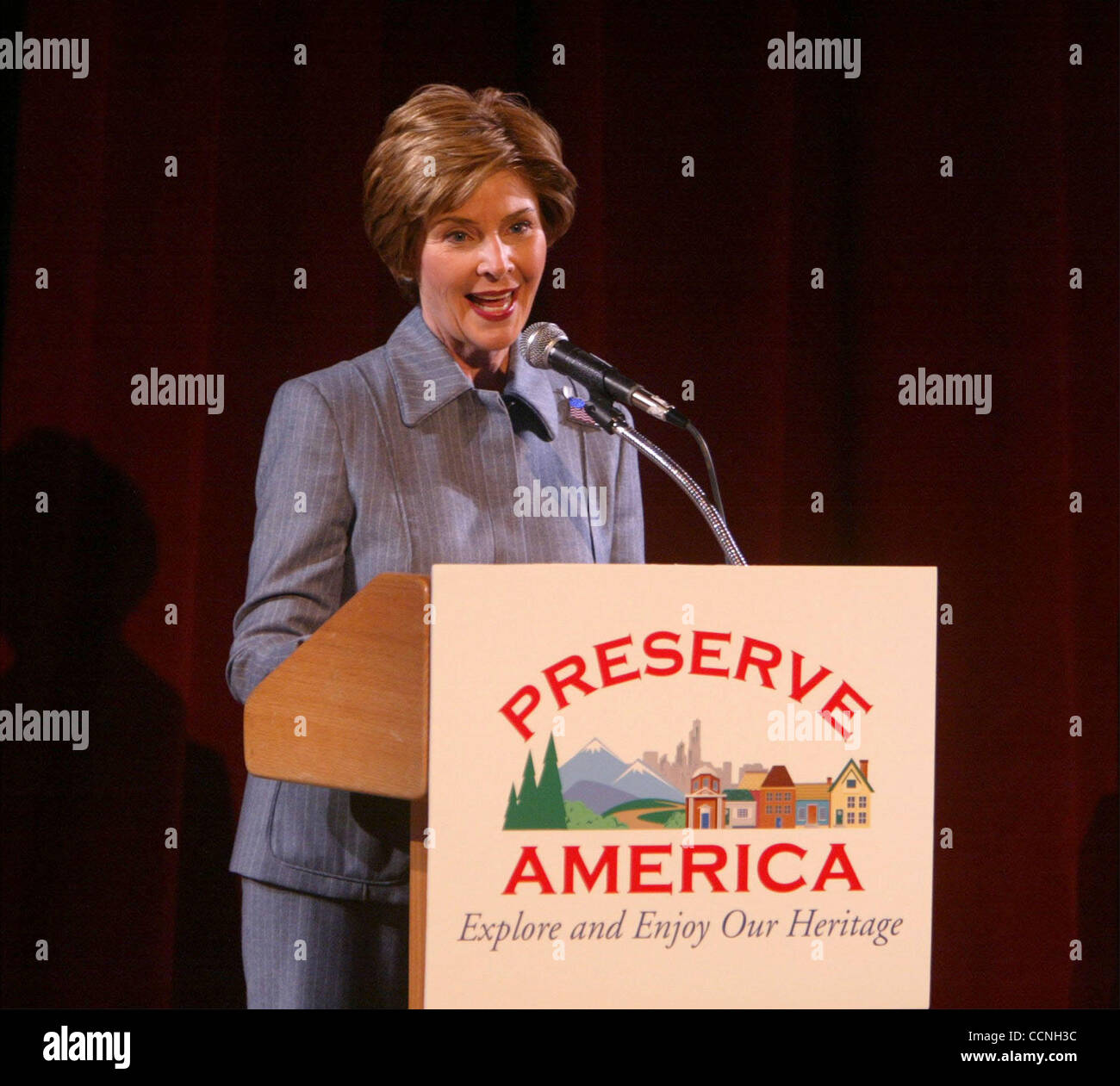 Oct 19, 2004; New York, NY, USA; First Lady LAURA BUSH presents the ...