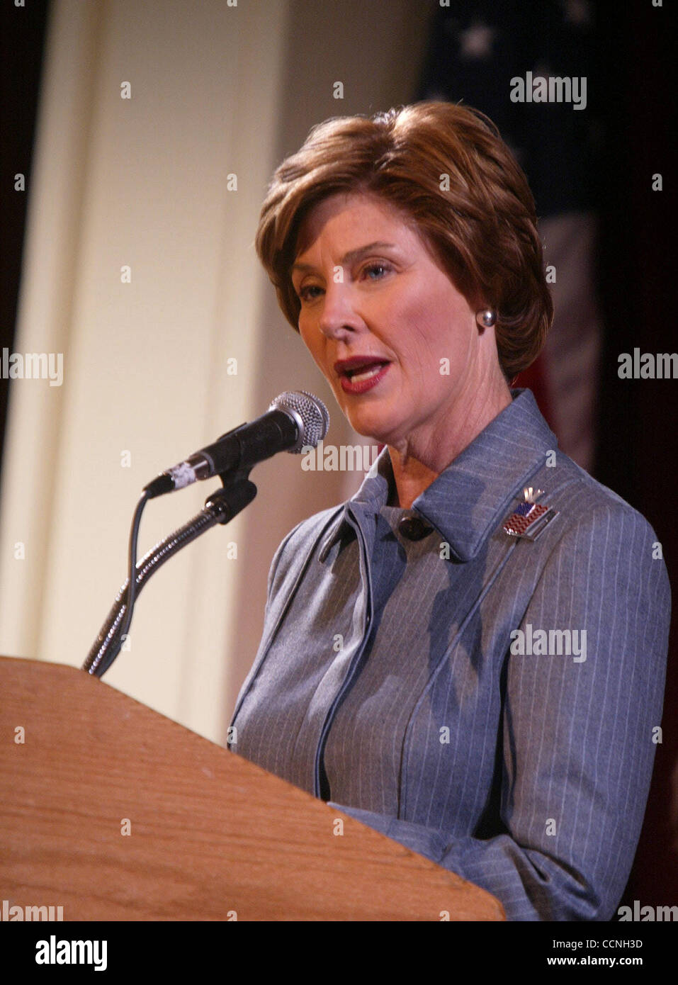 Oct 19, 2004; New York, NY, USA; First Lady LAURA BUSH presents the ...