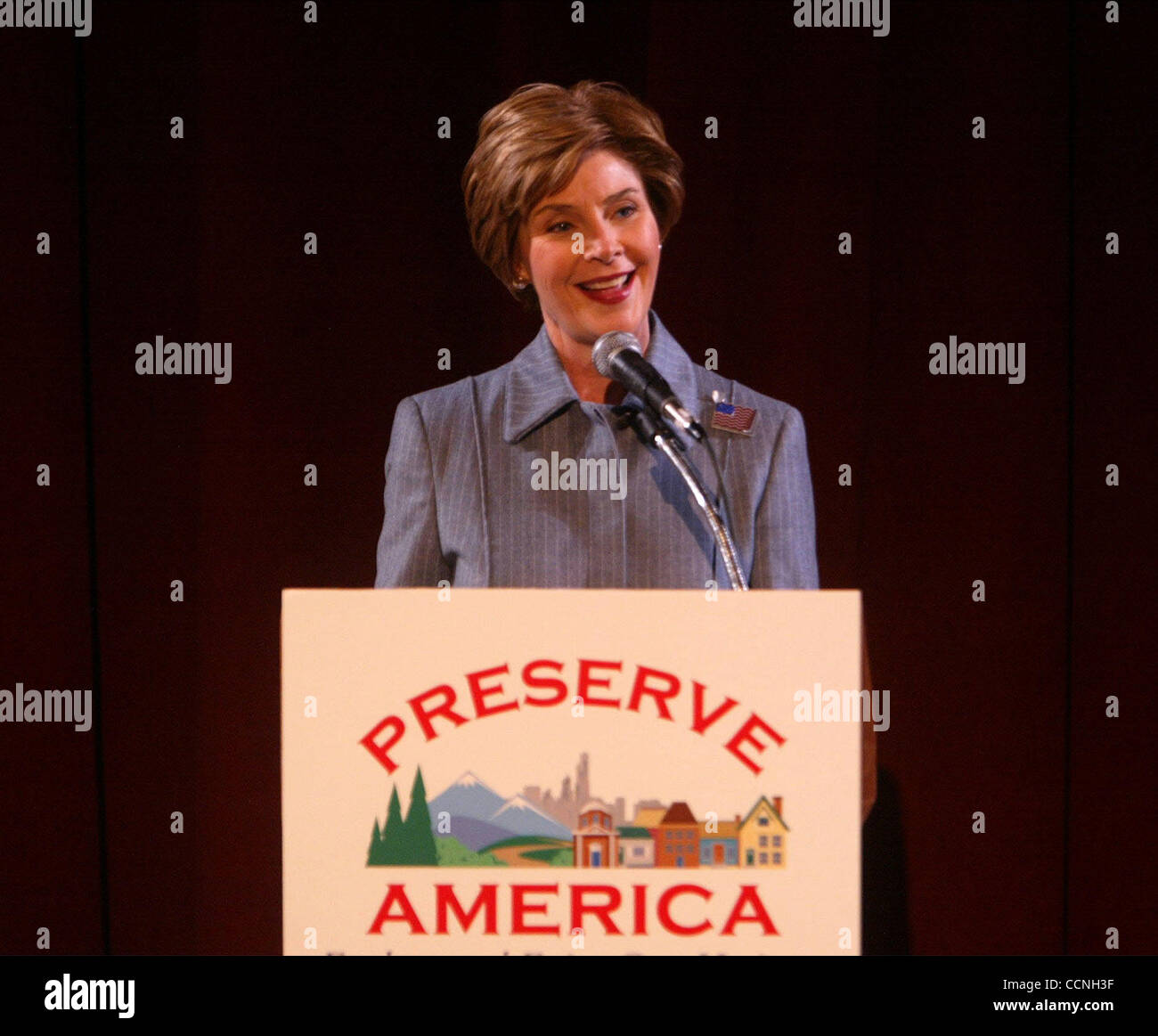 Oct 19, 2004; New York, NY, USA; First Lady LAURA BUSH presents the ...