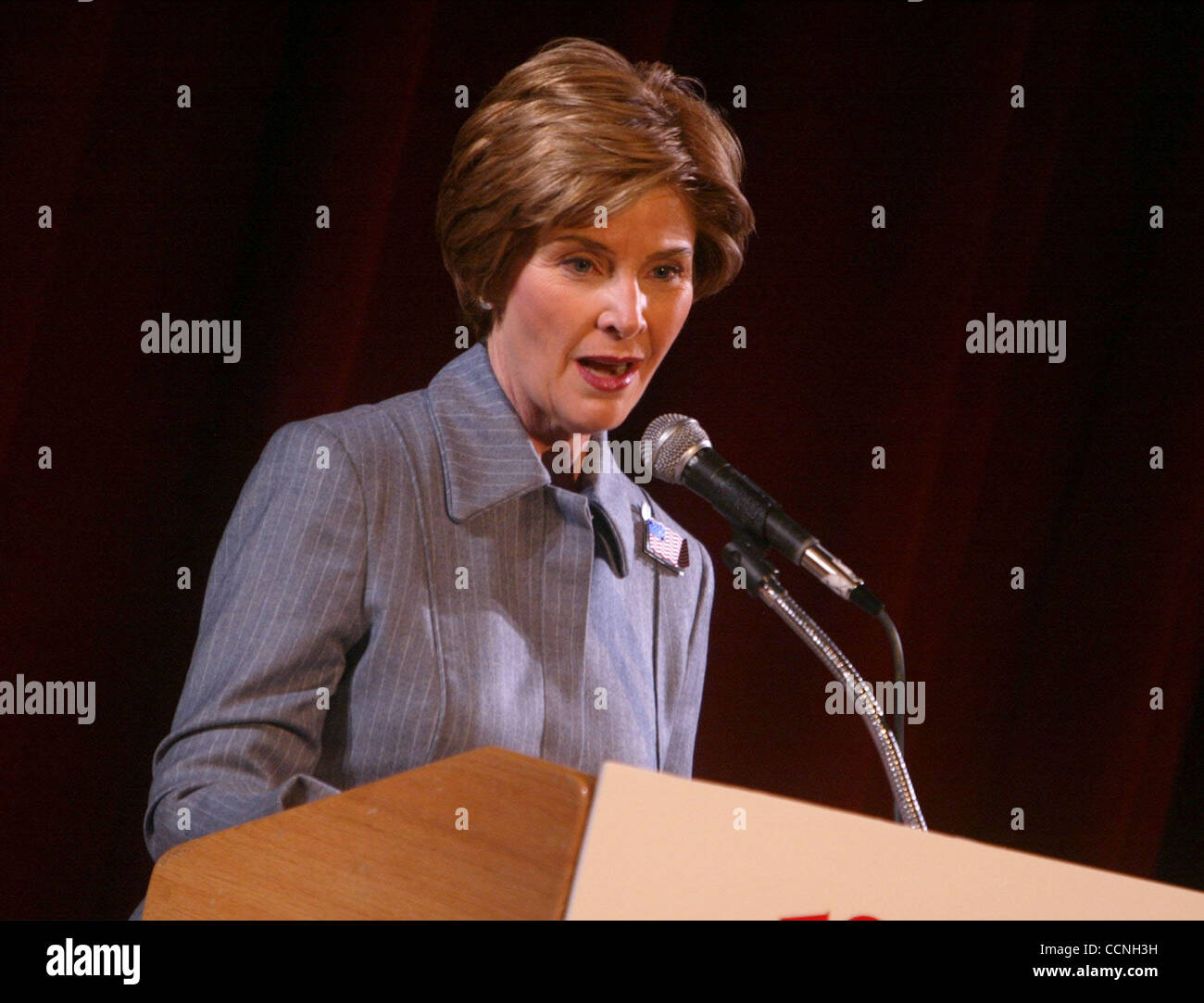 Oct 19, 2004; New York, NY, USA; First Lady LAURA BUSH presents the ...
