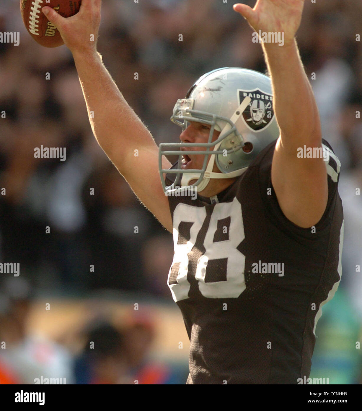 The Oakland Raiders Doug Jolley (cq) celebrates his touchdown in the ...