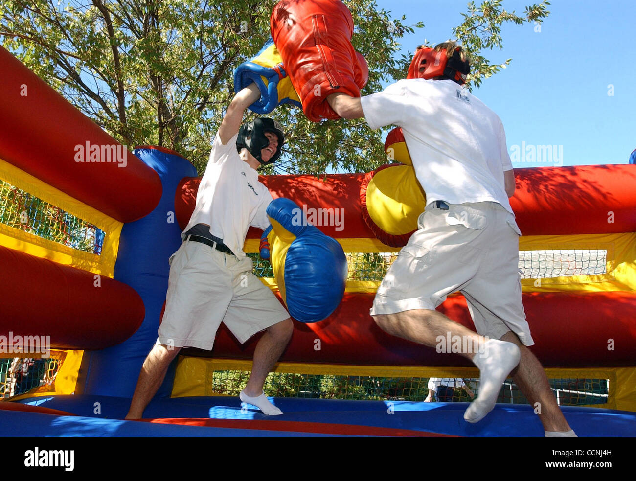 Giant boxing gloves hi-res stock photography and images - Alamy