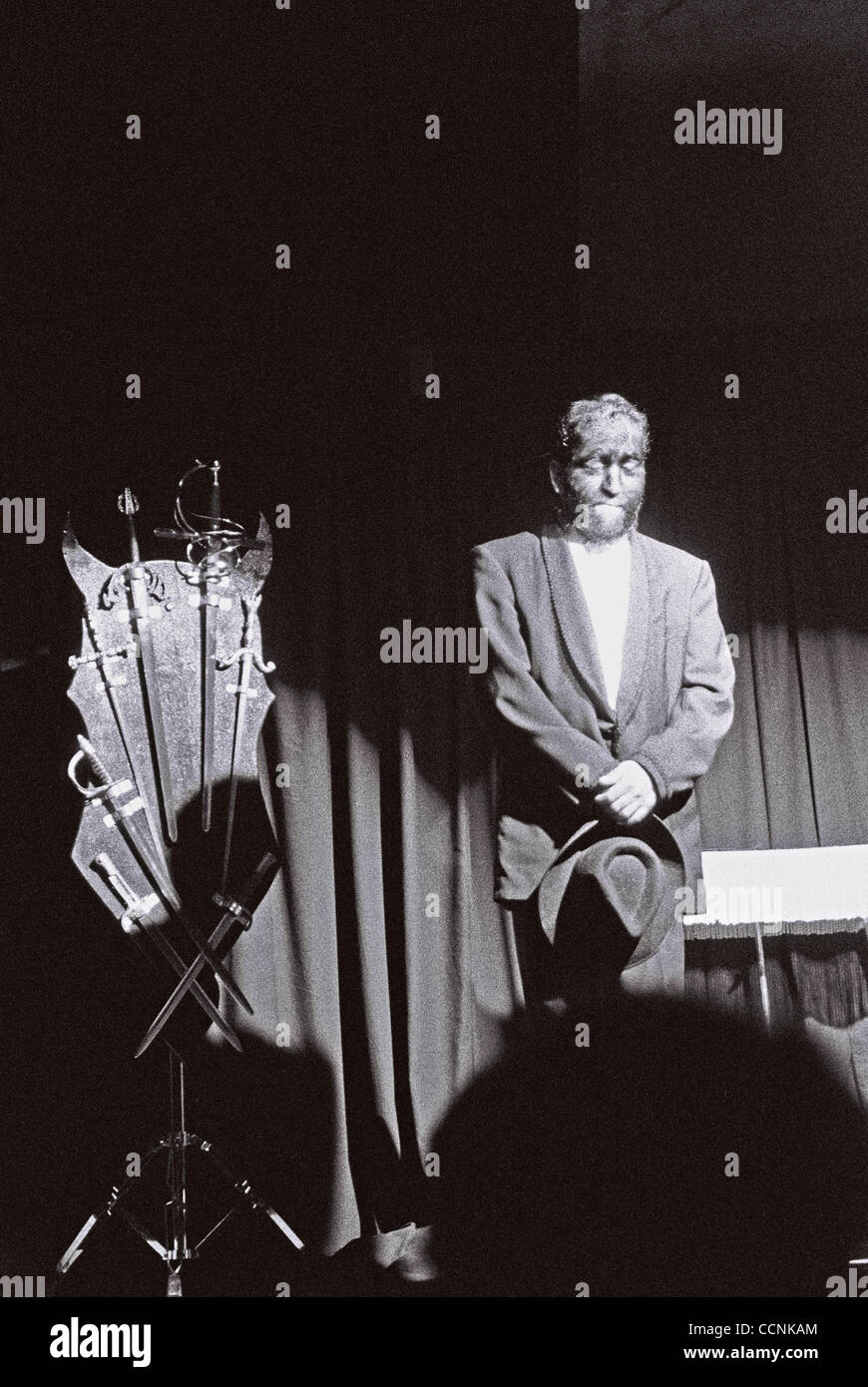 Circus sideshow hi-res stock photography and images - Alamy