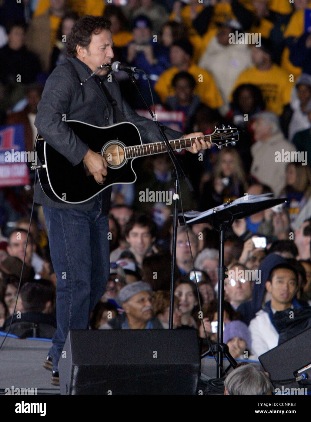Bruce springsteen and john kerry hi-res stock photography and images ...