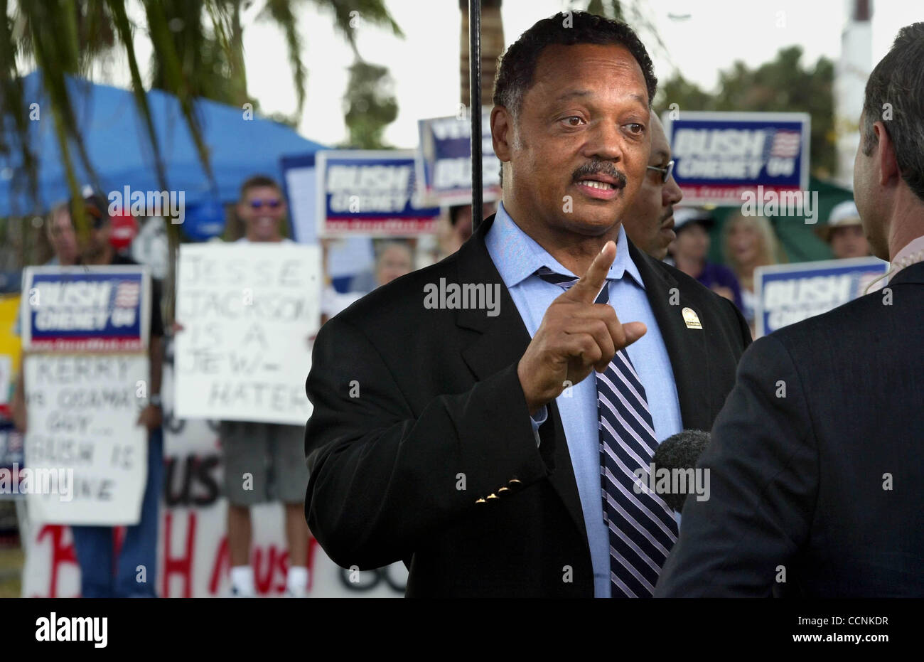 Jeering hi-res stock photography and images - Alamy