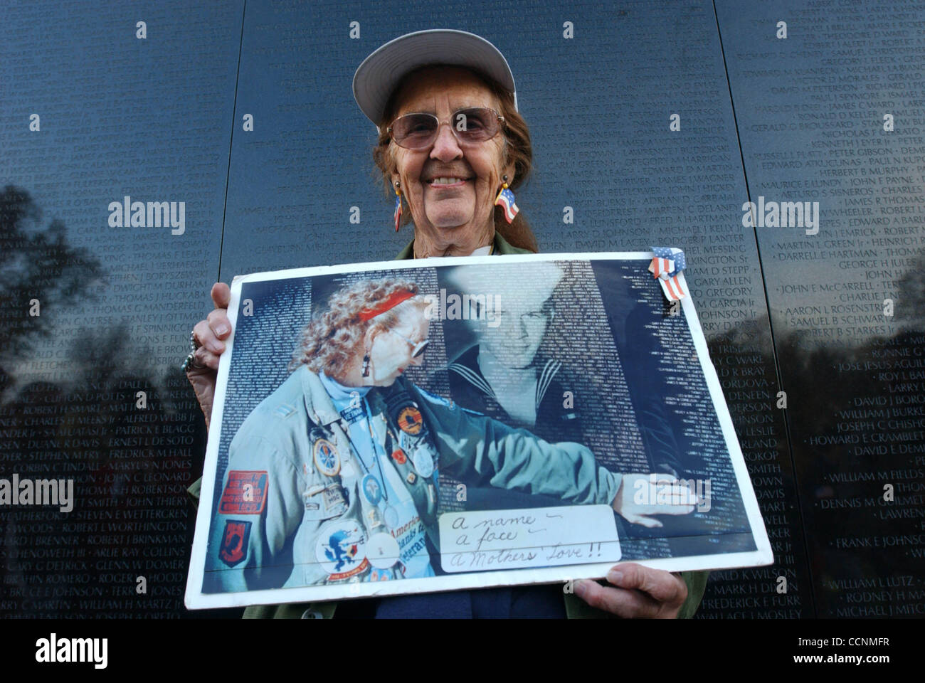 Slug:Steele VeteransDay2004 20 Date:11/1104 Photographer: Rick Steele ...