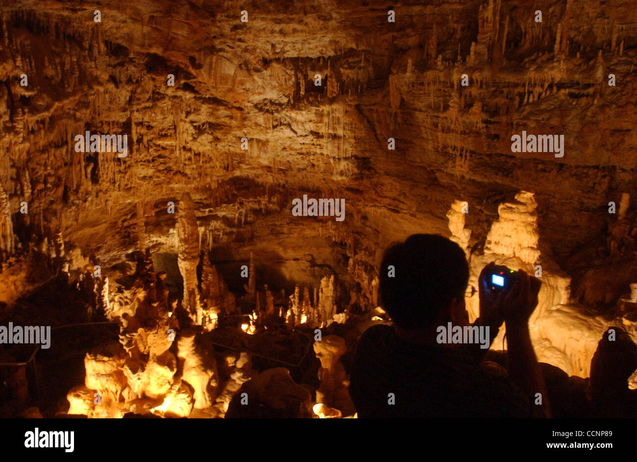 METRO-Mark Manley, of Utah, photographs the formations inside Natural ...