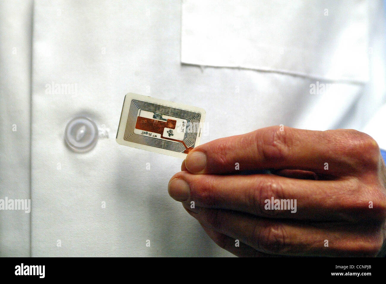 112304 surgichip 3-4. Photo by Libby Volgyes. JUPITER. Dr. Bruce Waxman ...