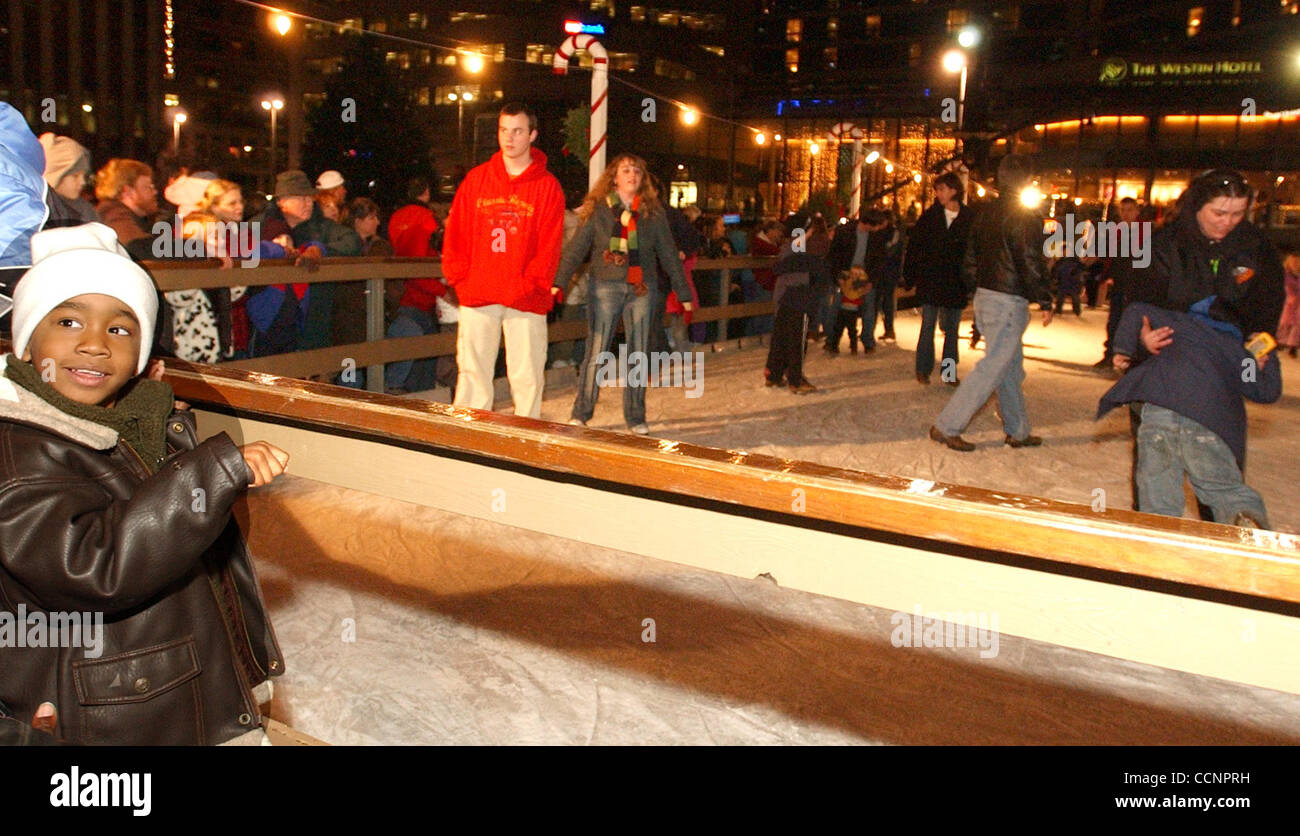 Fountain square ice rink hi-res stock photography and images - Alamy