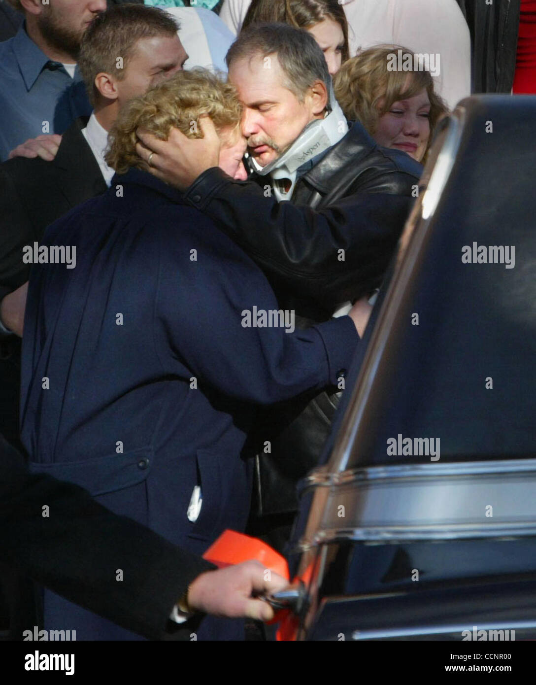 Jessica Willers parents Patti and Terry Willers hold eachother as her ...