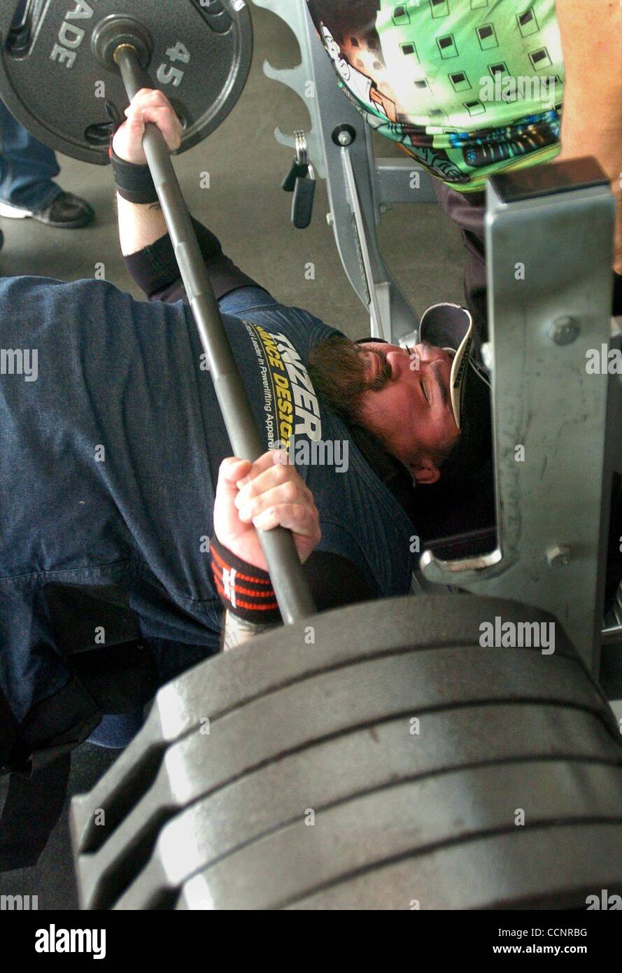 Bench presses hi-res stock photography and images - Alamy