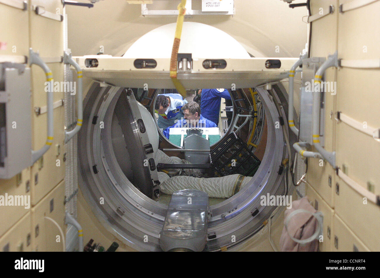 International space station module zvezda hi-res stock photography and ...