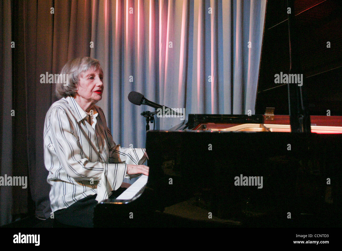 Blossom dearie hi-res stock photography and images - Alamy