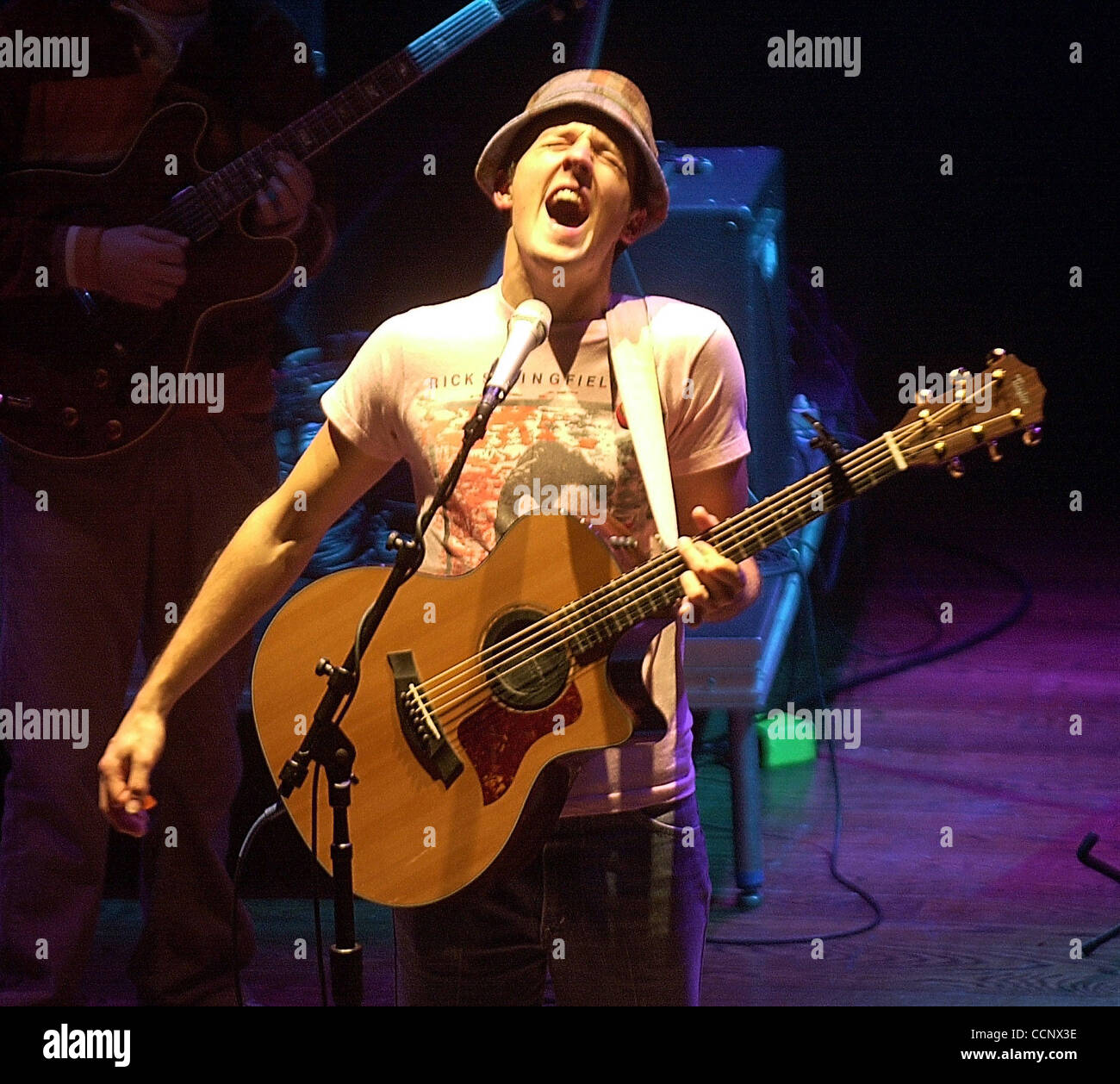 Mar 24, 2003; Anahiem, CA, USA; Acoustic musician JASON MRAZ performs ...