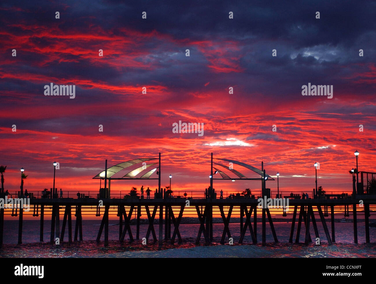 Redondo beach pier sunset california hi-res stock photography and ...
