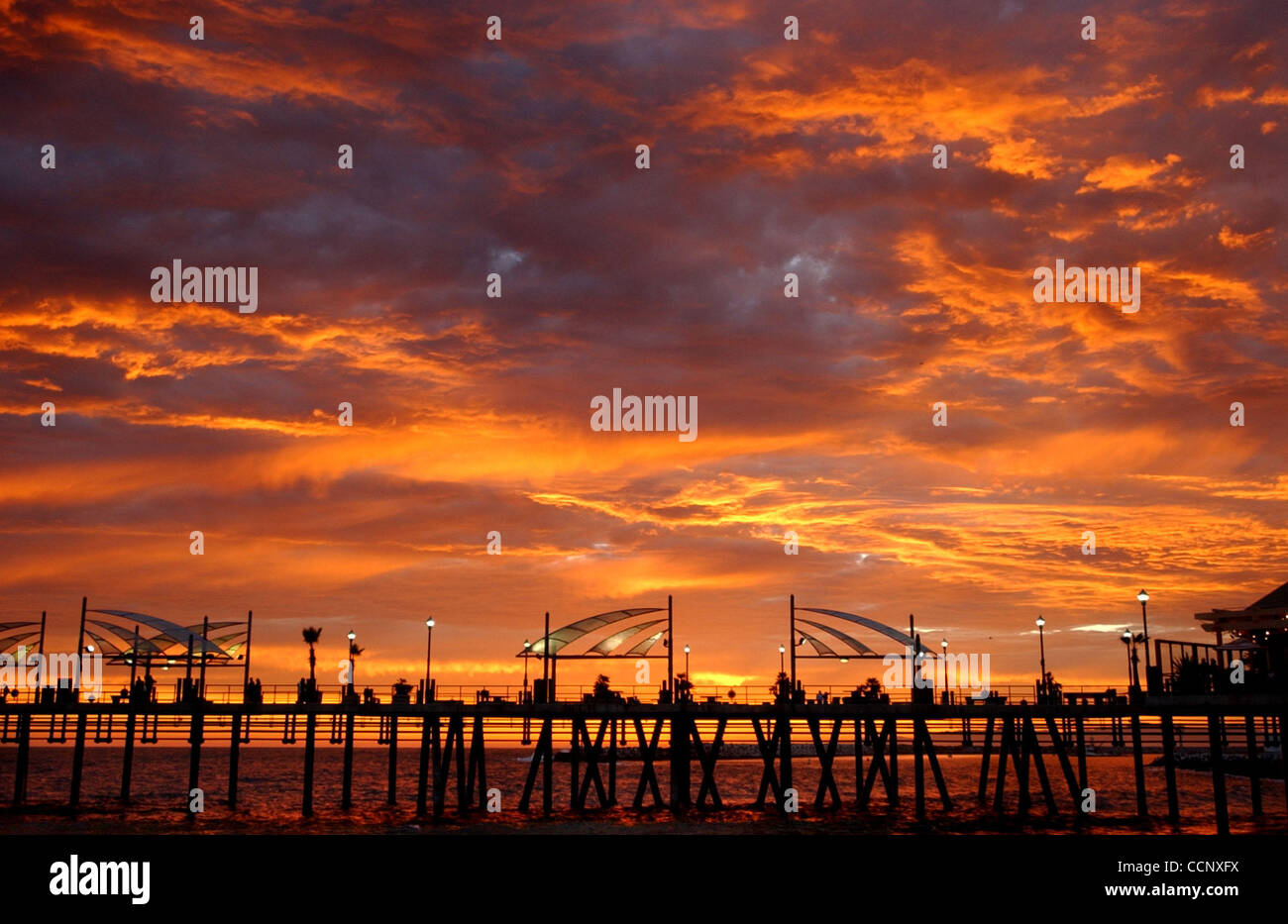 Redondo beach pier sunset california hi-res stock photography and ...