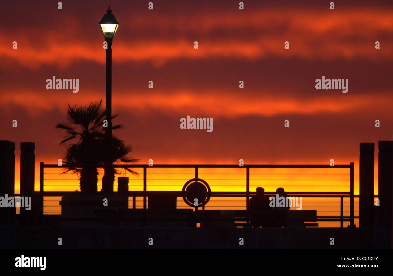 Redondo beach pier sunset california hi-res stock photography and ...