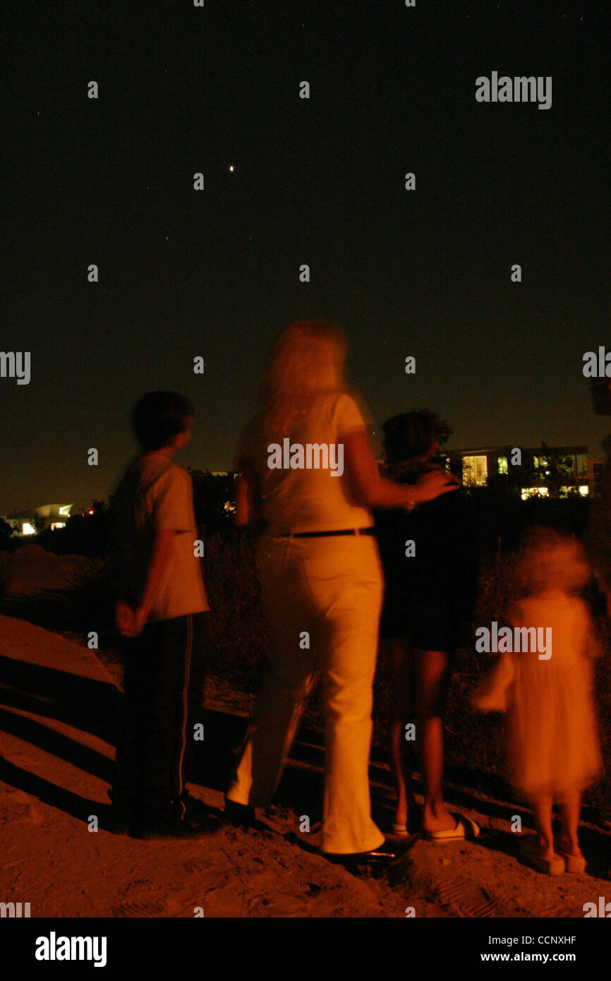 Aug 29, 2003 - Laguna Beach, California, U.S. - The Field family stand ...
