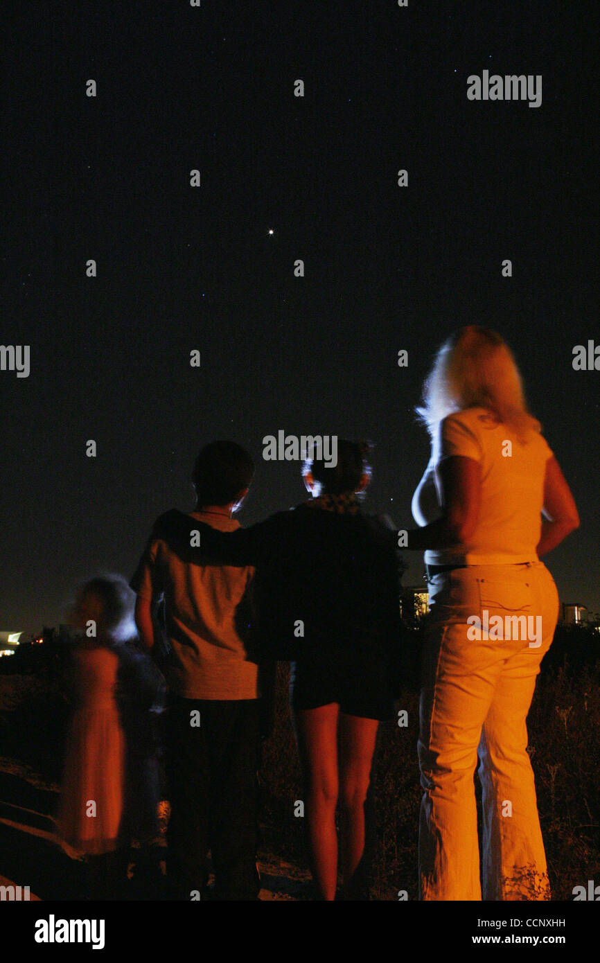 Aug 29, 2003 - Laguna Beach, California, U.S. - The Field family stand ...