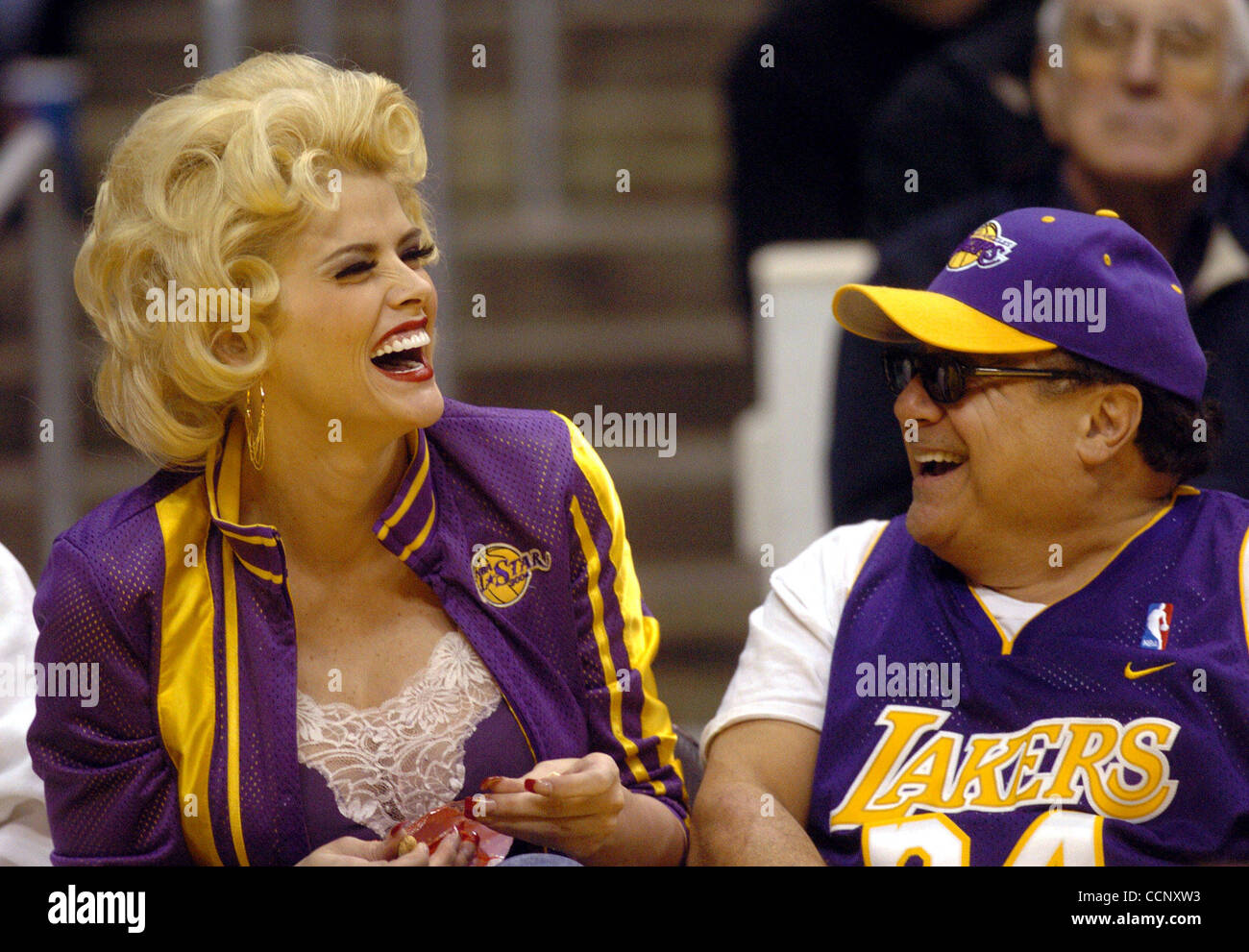 Feb 27, 2004; Los Angeles, CA, USA; ANNA NICOLE SMITH and DANNY DEVITO ...
