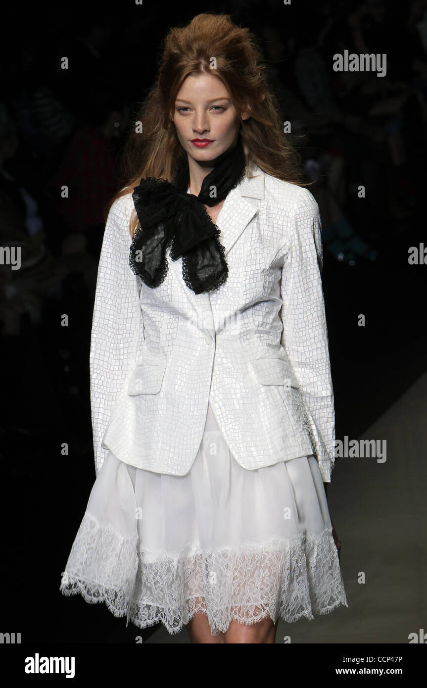 Oct. 21, 2010 - Tokyo, Japan - Model showcases YUKI TORII INTERNATIONAL ...