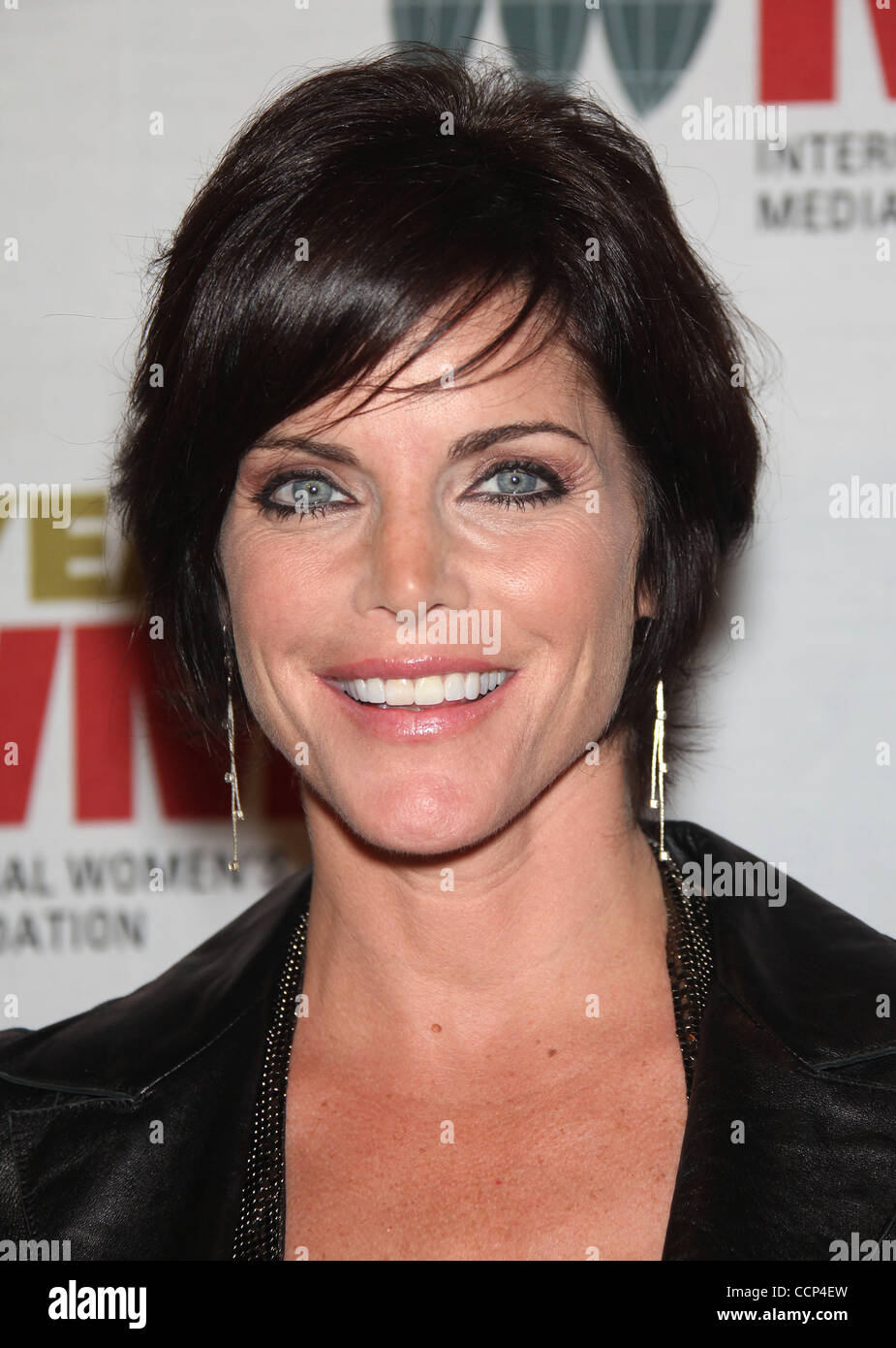 Lesli Kay arrives for the 2010 Courage in Journalism Awards held at the ...