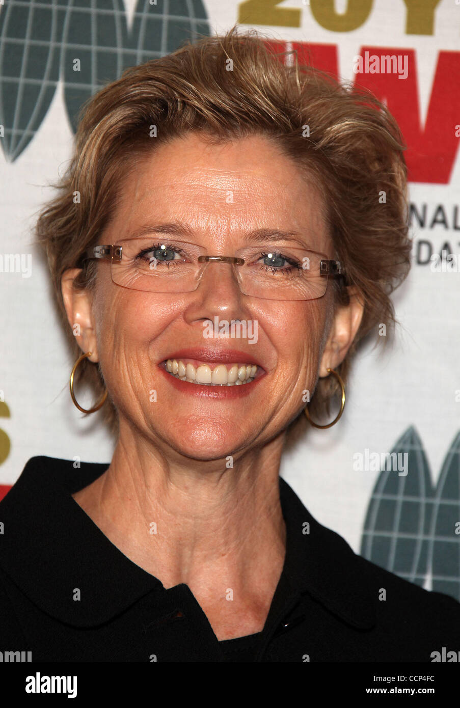 Annette Bening arrives for the 2010 Courage in Journalism Awards held ...
