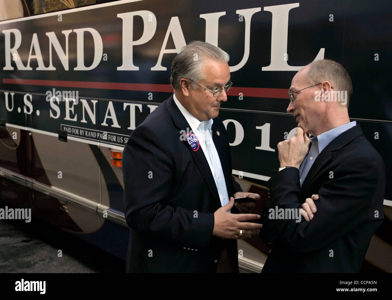 State Senate President DAVID WILLIAMS (left) talks with TERRY CARMACK ...
