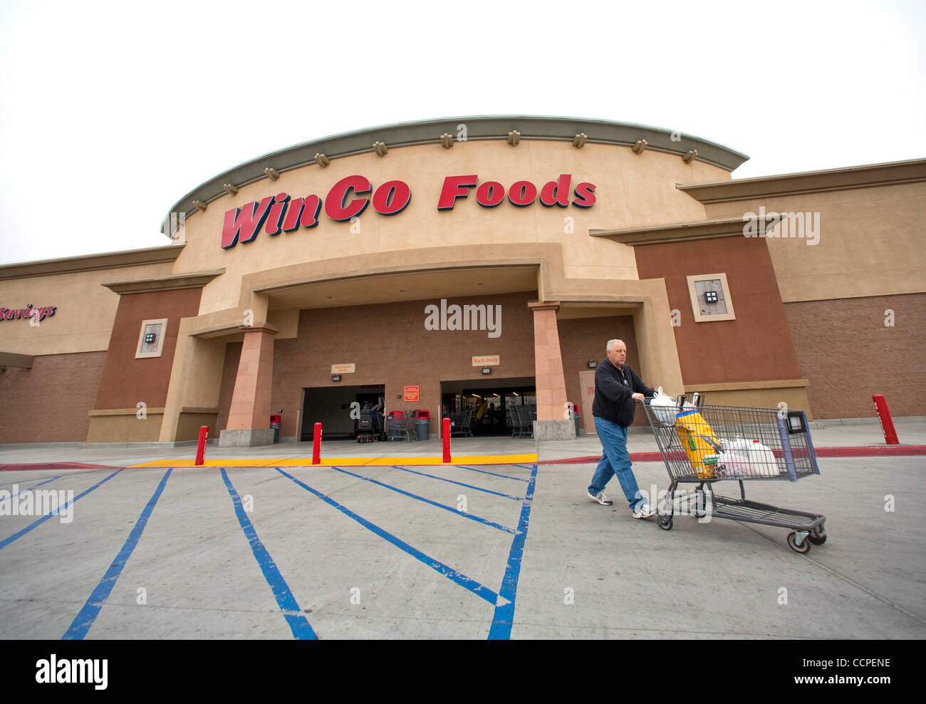 Oct 17, 2010 - Hemet, California, U.S. - A shopper leaves bulk produce ...