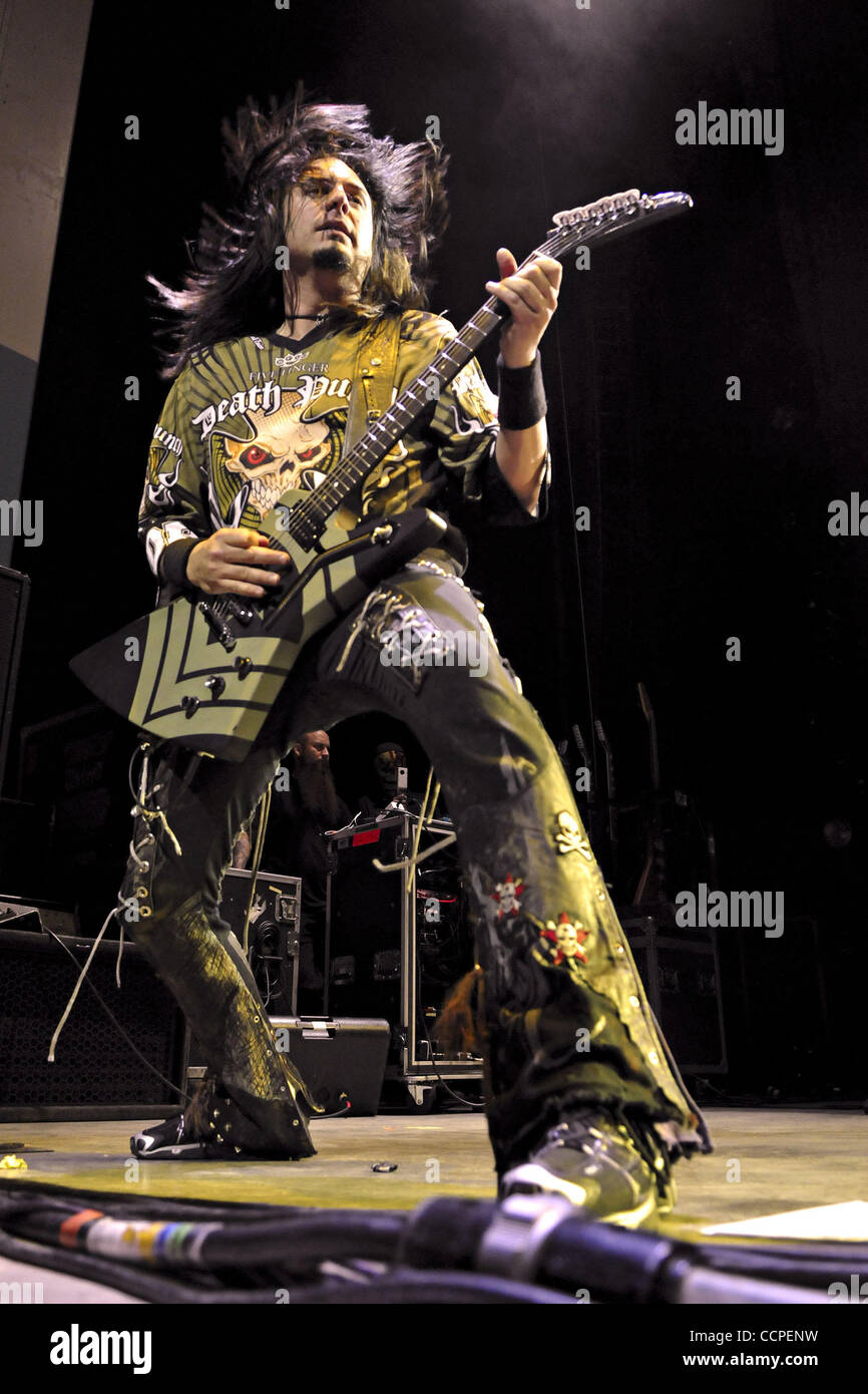 Oct. 17, 2010 - Cincinnati, Ohio, U.S - Guitarist JASON HOOK of Five ...