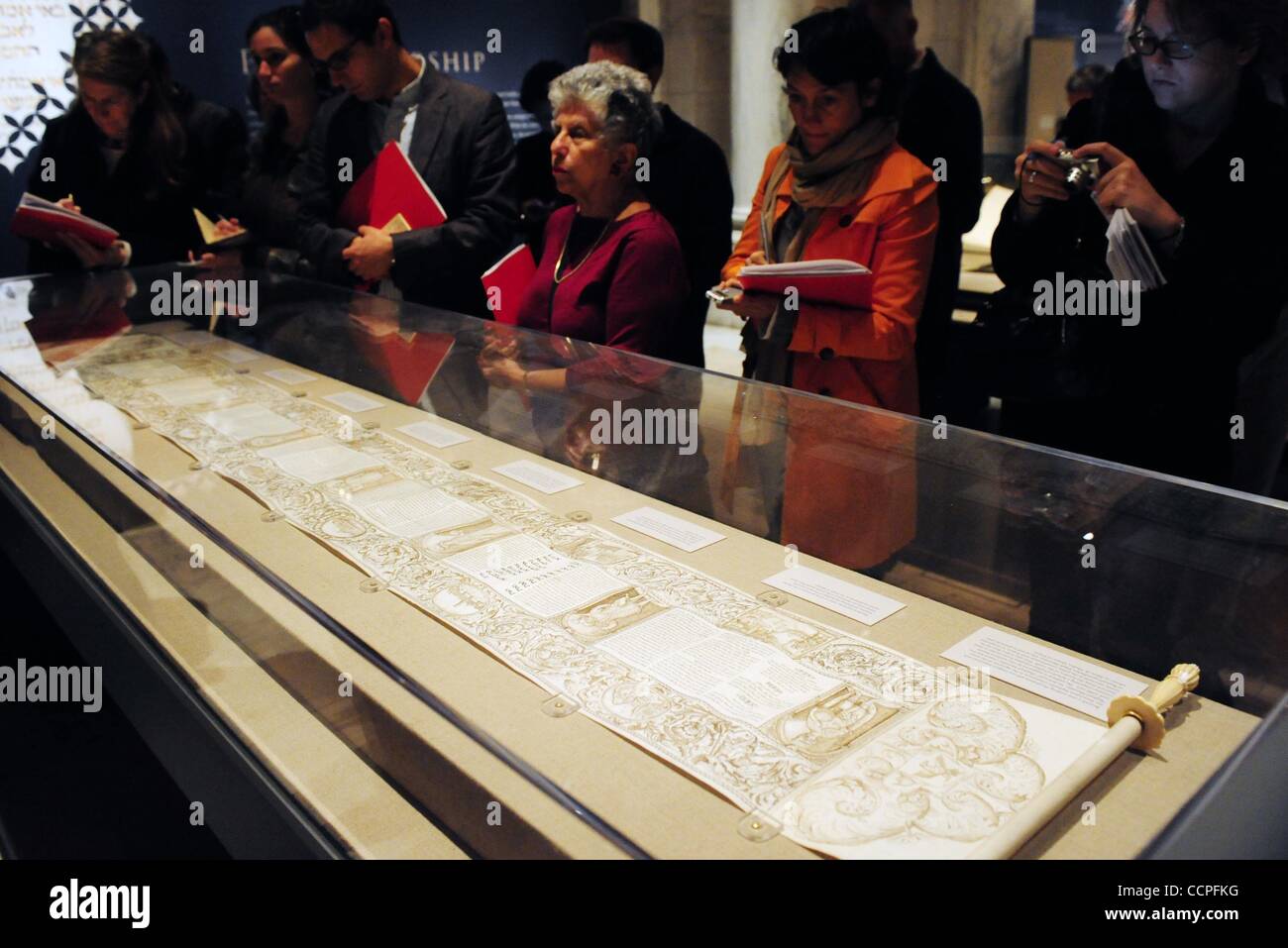 Megilah hi-res stock photography and images - Alamy