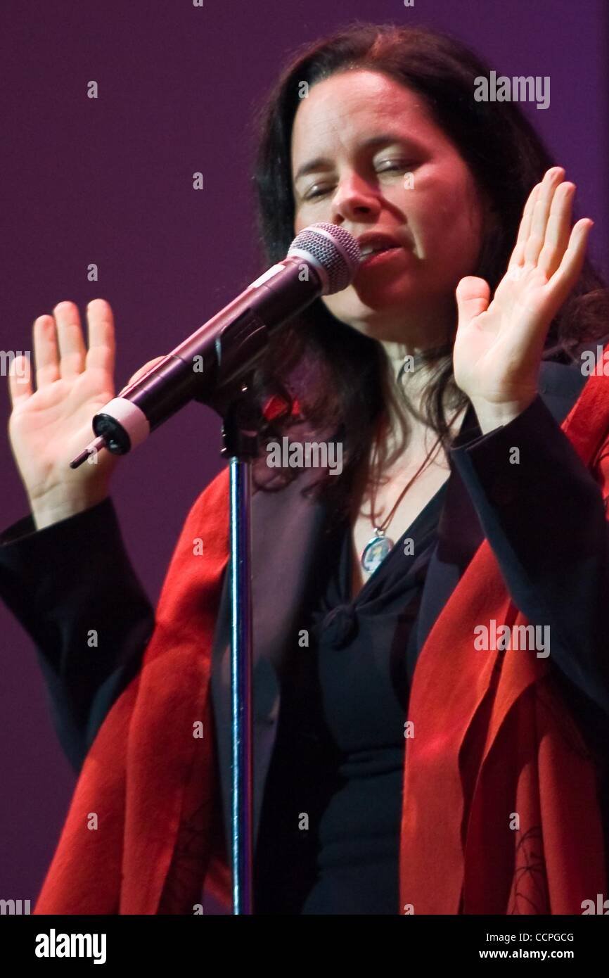 Natalie merchant singer hi-res stock photography and images - Alamy