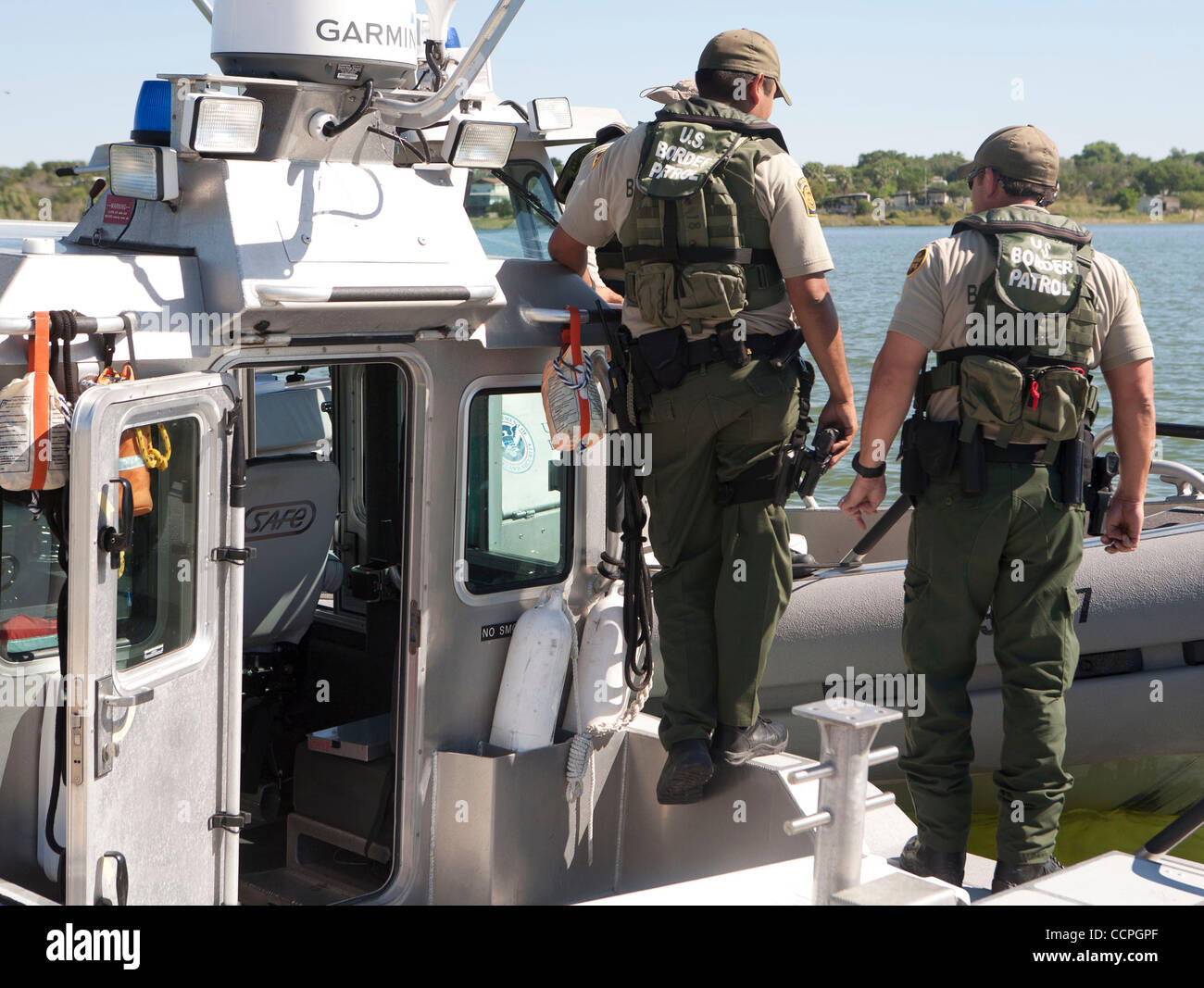 Oct 07, 2010 - Zapata, Texas, U.S. - US Border Patrol Agents prepare to ...