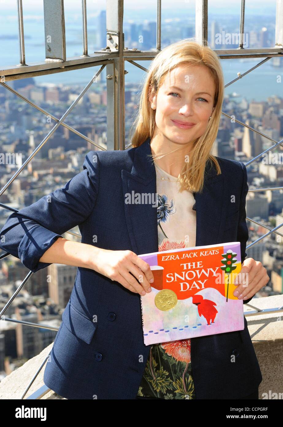 Oct. 7, 2010 - Manhattan, New York, U.S. - Supermodel CAROLYN MURPHY ...