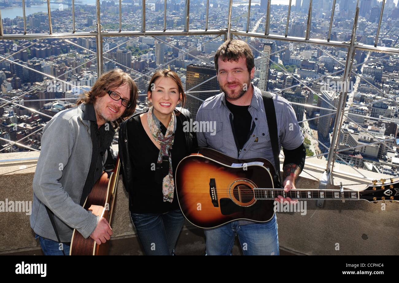 Oct. 8, 2010 - Manhattan, New York, U.S. - Country music singer ...