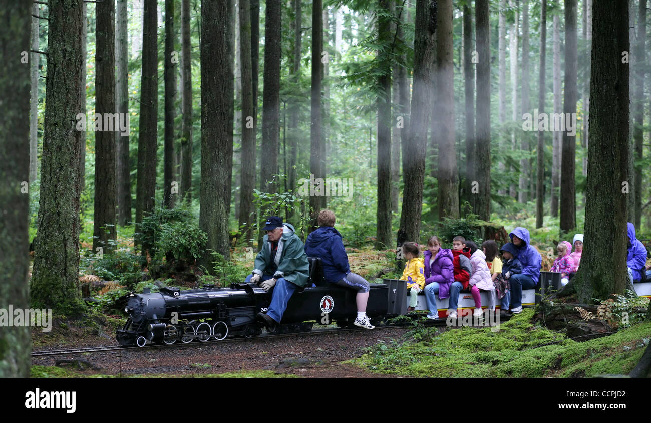 Oct. 9, 2010 - Port Orchard, Washington, USA - DON DEFFLEY (far left ...