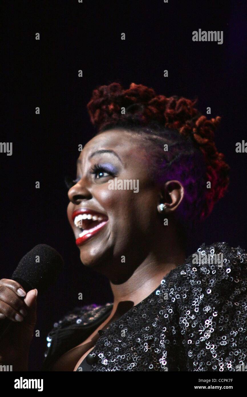 Divas Simply Singing High Resolution Stock Photography and Images - Alamy