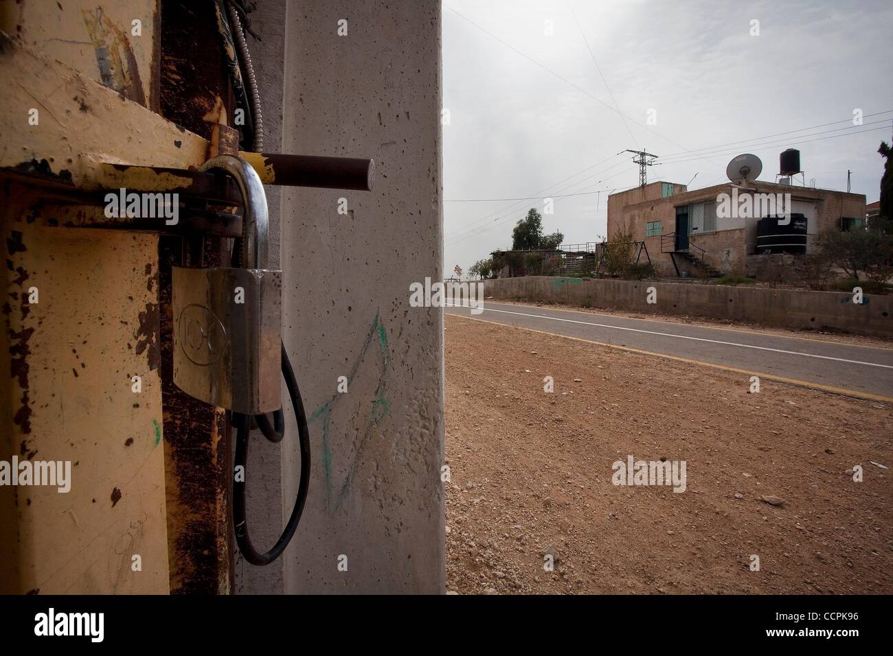 Israels security fence hi-res stock photography and images - Alamy