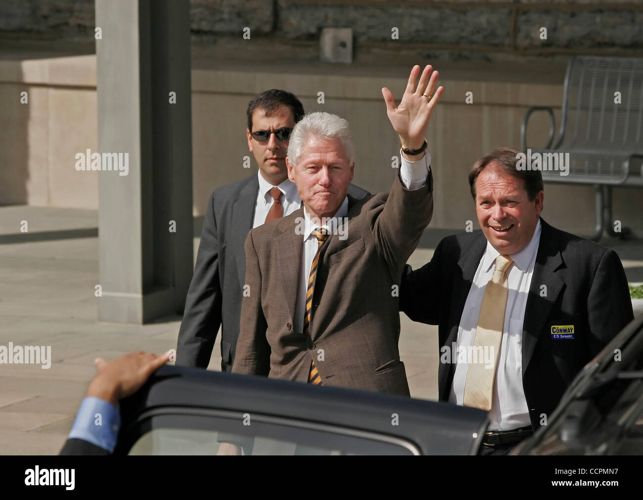 Illuminati Bill Clinton Waving
