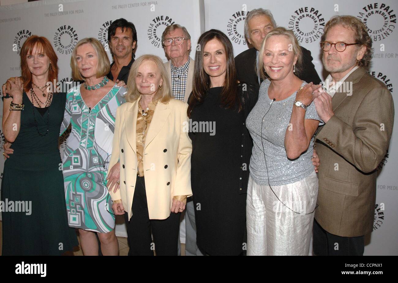 Falcon crest cast hi-res stock photography and images - Alamy