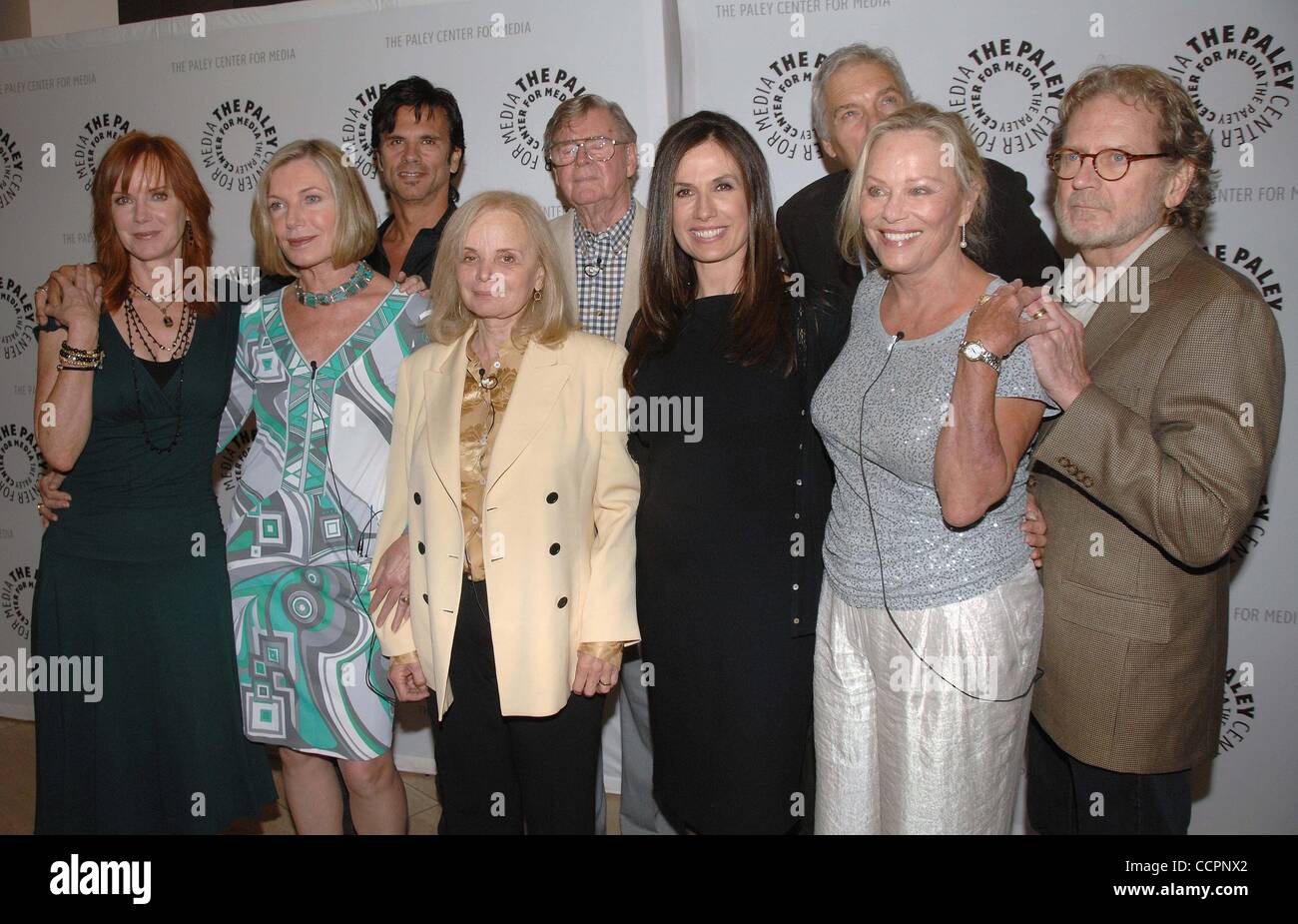 Falcon crest cast hi-res stock photography and images - Alamy