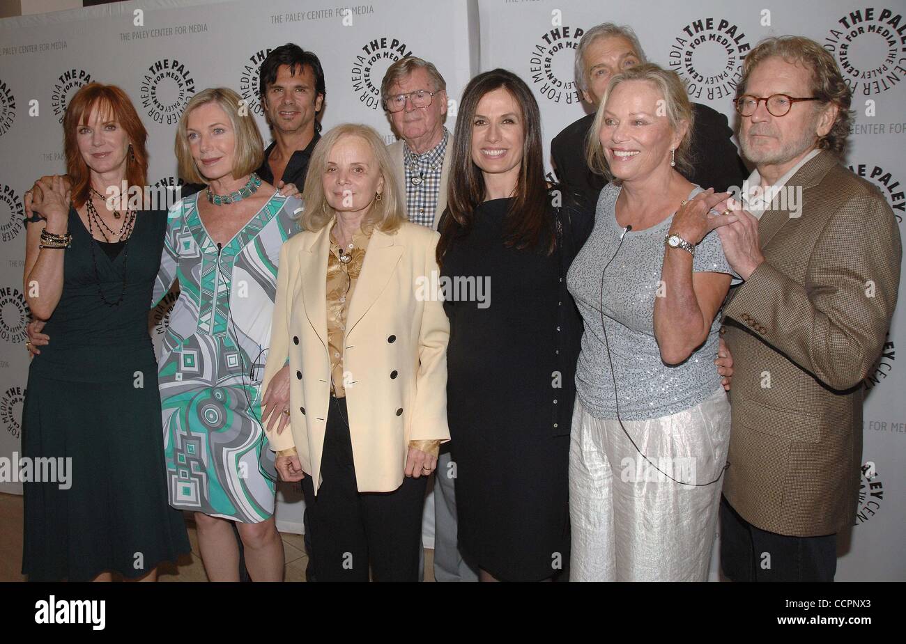 Falcon crest cast hi-res stock photography and images - Alamy