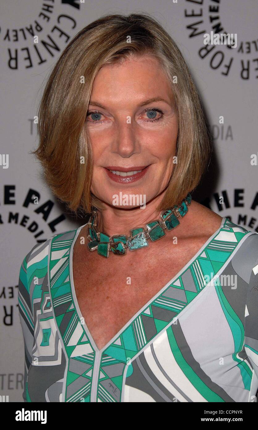 Susan sullivan falcon crest hi-res stock photography and images - Alamy