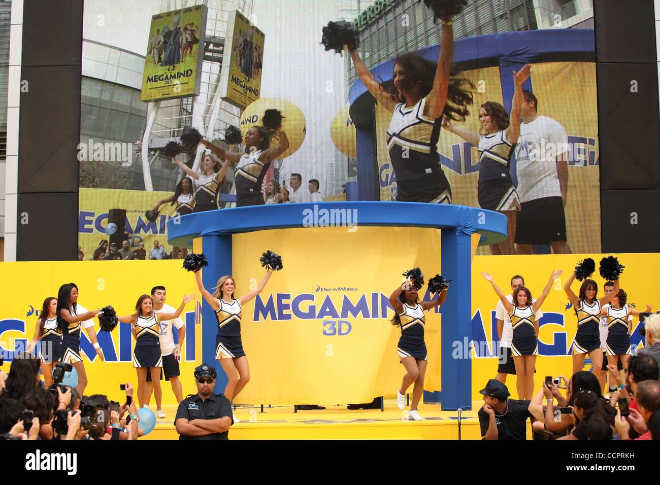 Oct 02, 2010 - Los Angeles, California, U.S. - Movie stars, cheer ...