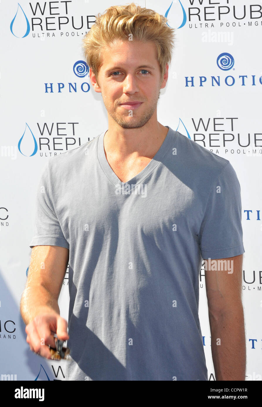 Mgm grand las vegas pool hi-res stock photography and images - Alamy