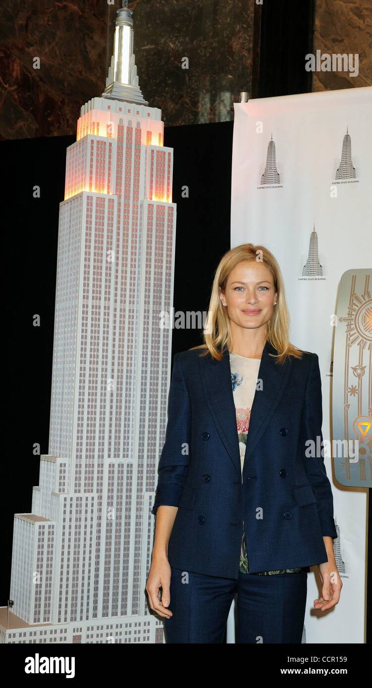 Oct. 7, 2010 - Manhattan, New York, U.S. - Supermodel CAROLYN MURPHY ...