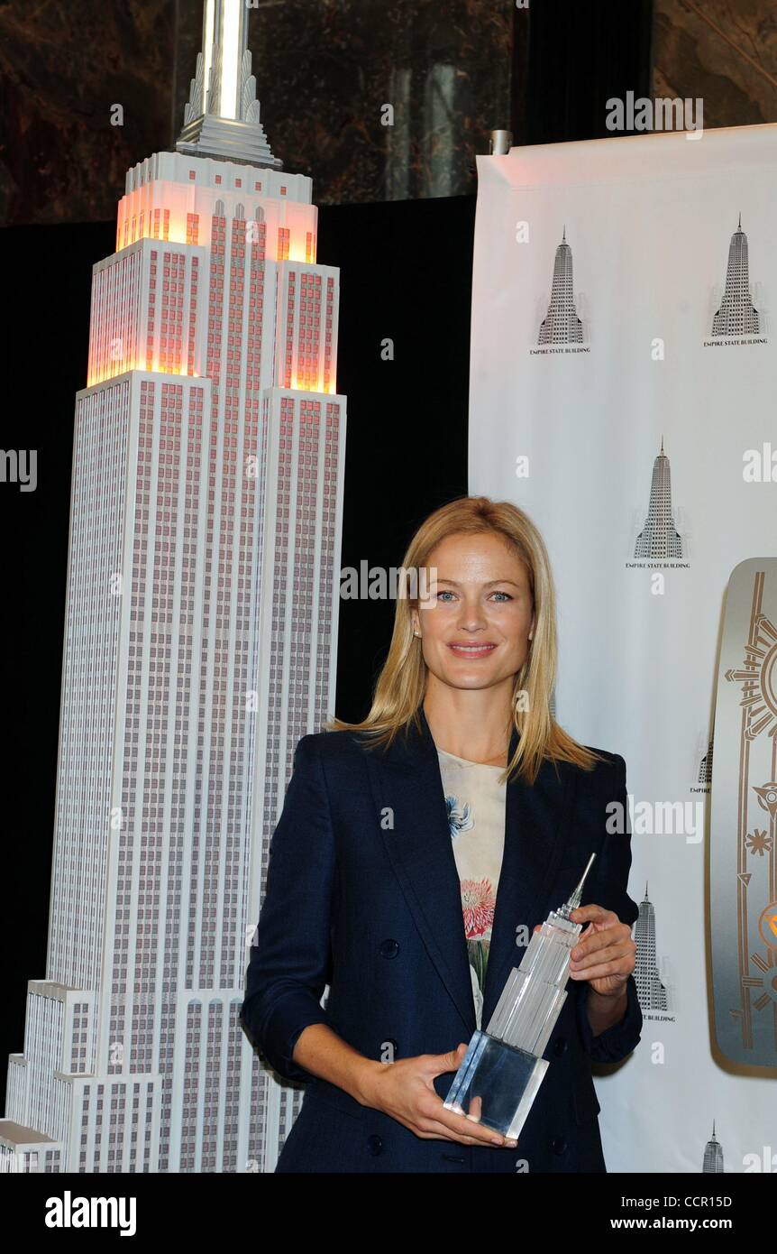 Oct. 7, 2010 - Manhattan, New York, U.S. - Supermodel CAROLYN MURPHY ...