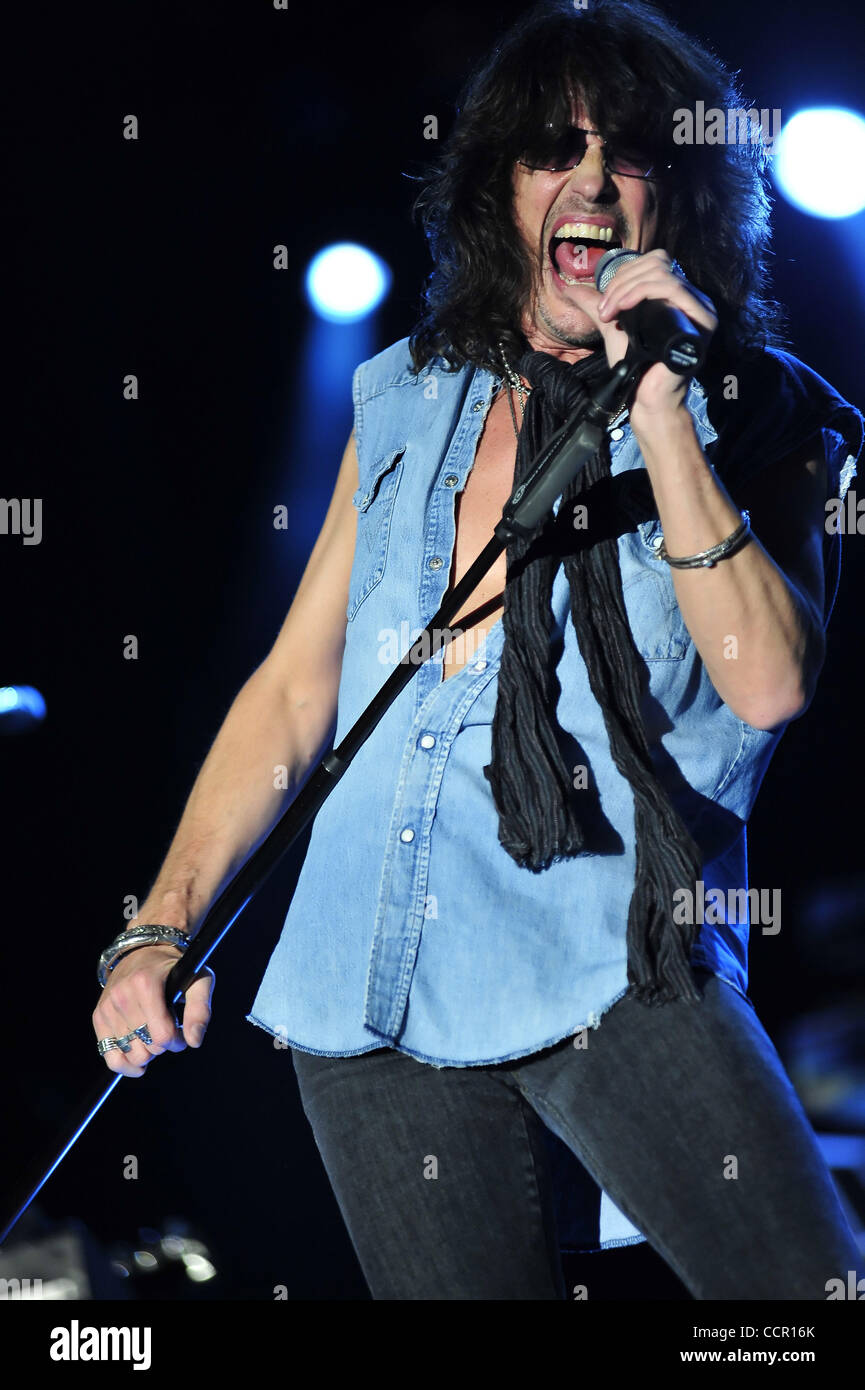 Lead Singer Kelly Hansen of the rock band Foreigner, during a live ...