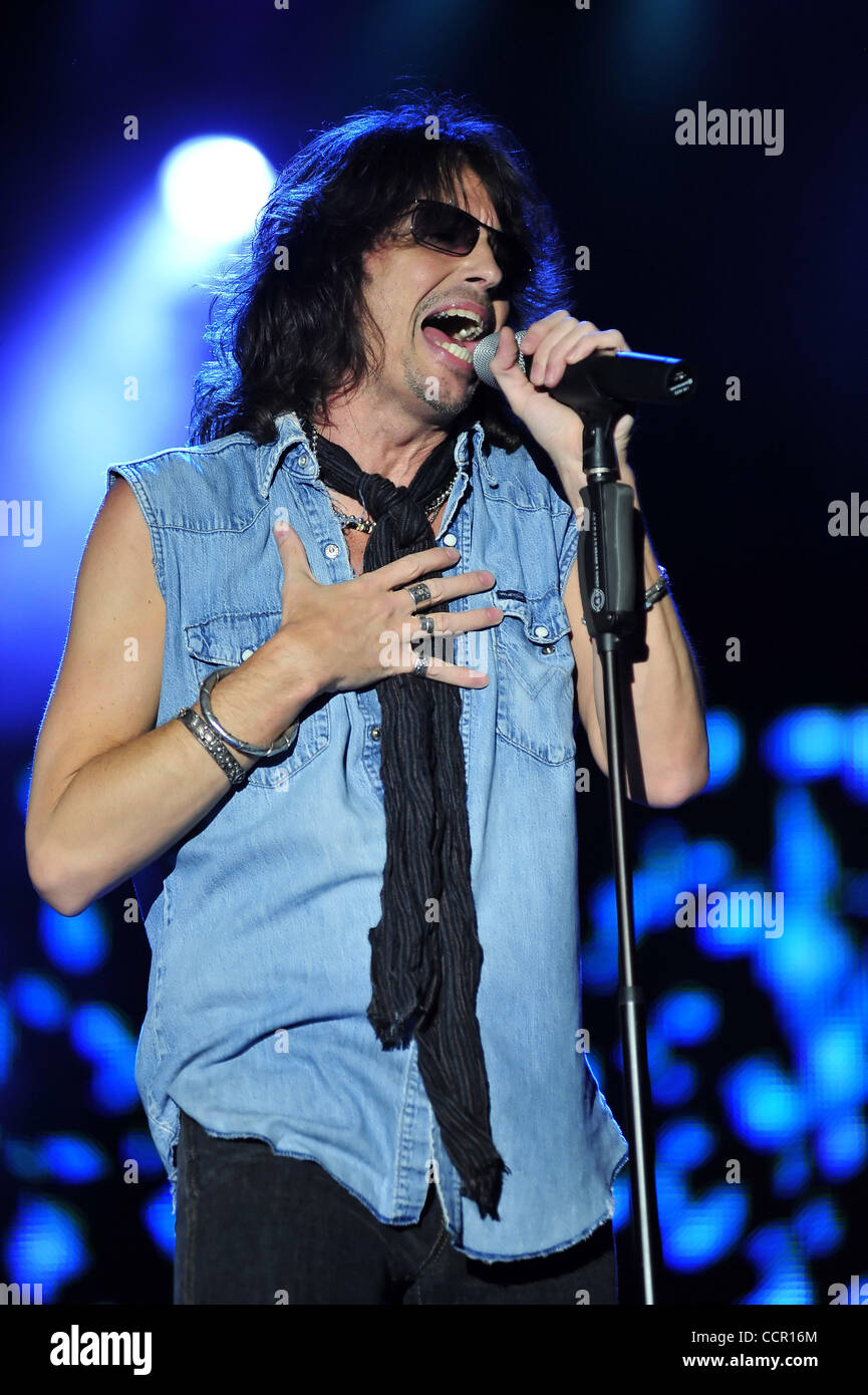 Lead Singer Kelly Hansen of the rock band Foreigner, during a live ...